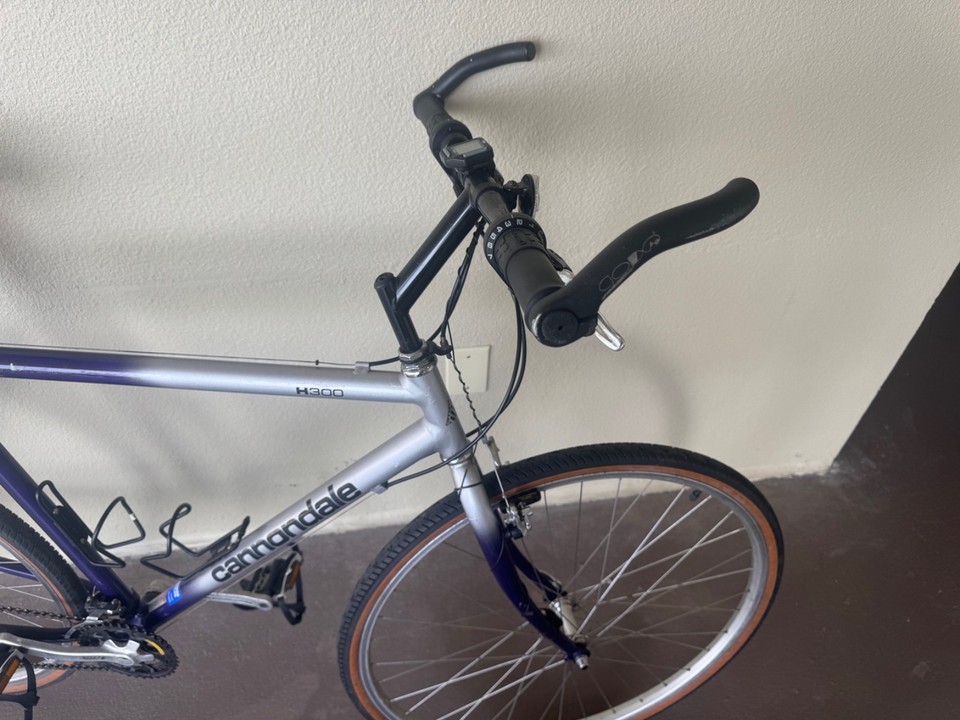 Cannondale H300 City Hybrid Bike 22 Inch purple/silver frame, with tool ...