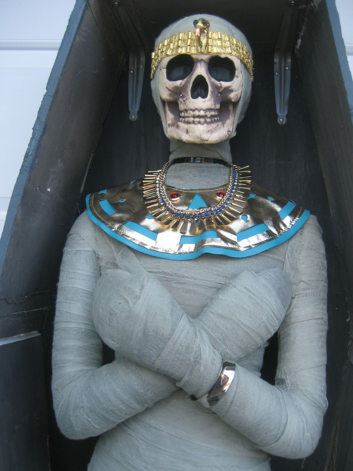 Halloween Life Size Coffin Casket Prop + Mummy ! 63" Tall ! 5/8 ...