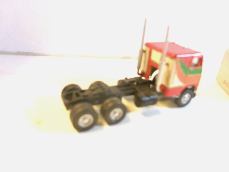 HO Scale Athearn "Custom Paint COE Tandem Axle Tractor Truck w/ Silver ...