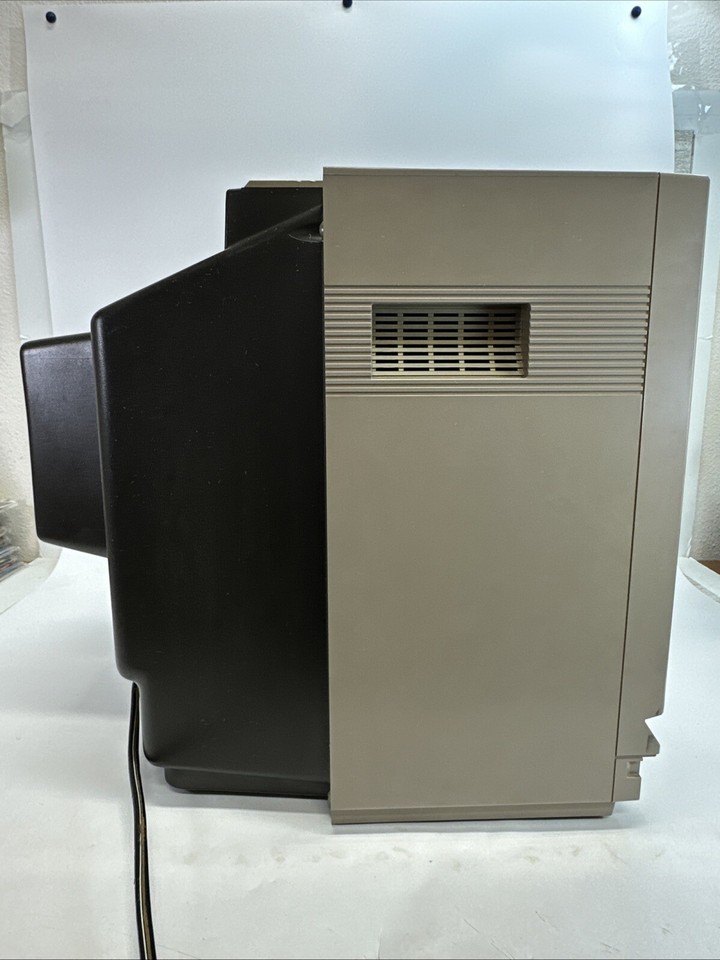 Commodore Model 1701 Video Color Monitor - Works! - For Vic20 C64 Atari ...