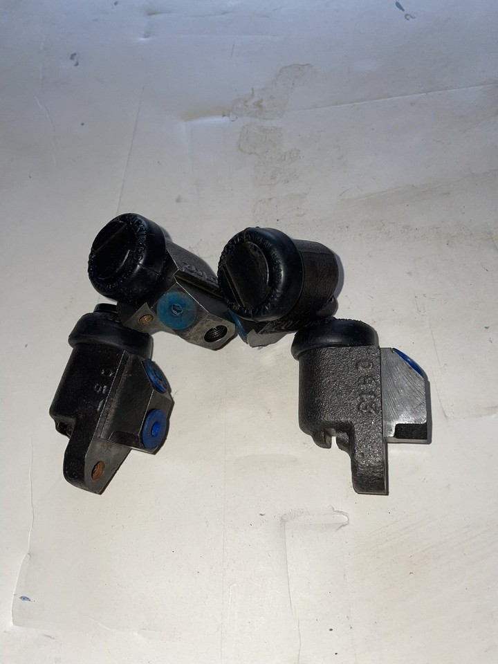 LOCKHEED BRAKE WHEEL CYLINDERS 4241-551 New Old Stock WOLSELEY 1500 ...