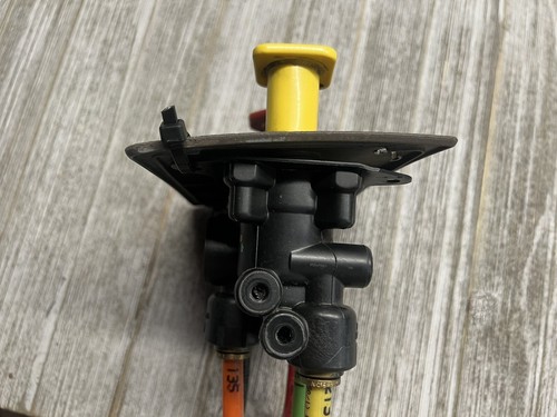 PETERBILT 387 MV3 AIR BRAKE DASH VALVE BENDIX # 5002691 PAT # D632.361 ...