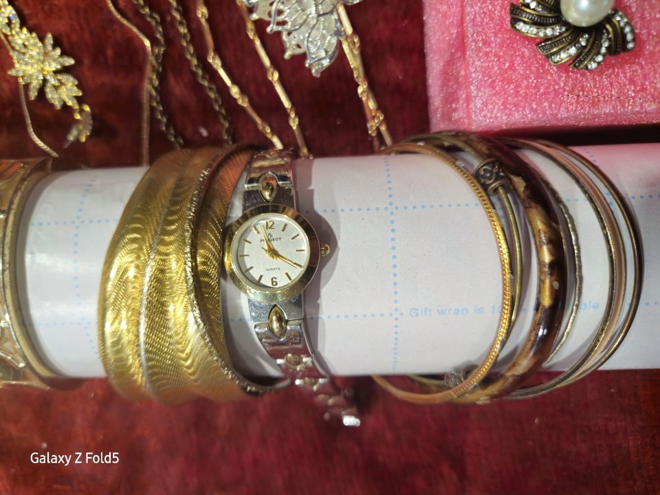 Lot of 82pcs Vintage Signed /Unsigned Jewelry Weiss, Hattie carnegie ...