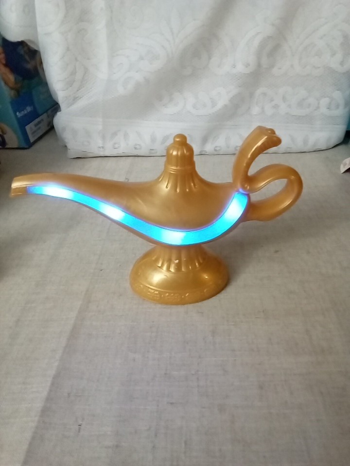 DISNEY "Aladdin" Will Smith Talking & Moving Magic Genie Lamp Toy Jakks ...