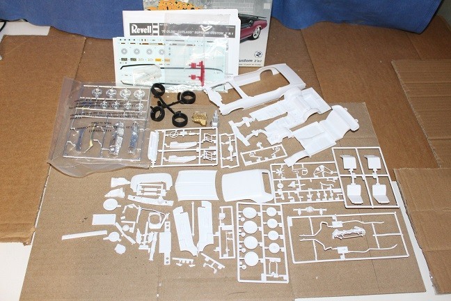 Revell 1972 Olds Cutlass Supreme Custom 2n1 Model Kit 1:25 Complete ...