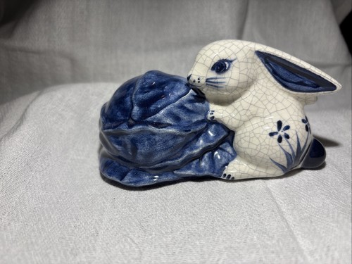 Vintage Signed Dedham Pottery Potting Shed Rabbit Cabbage BUNNY Blue ...