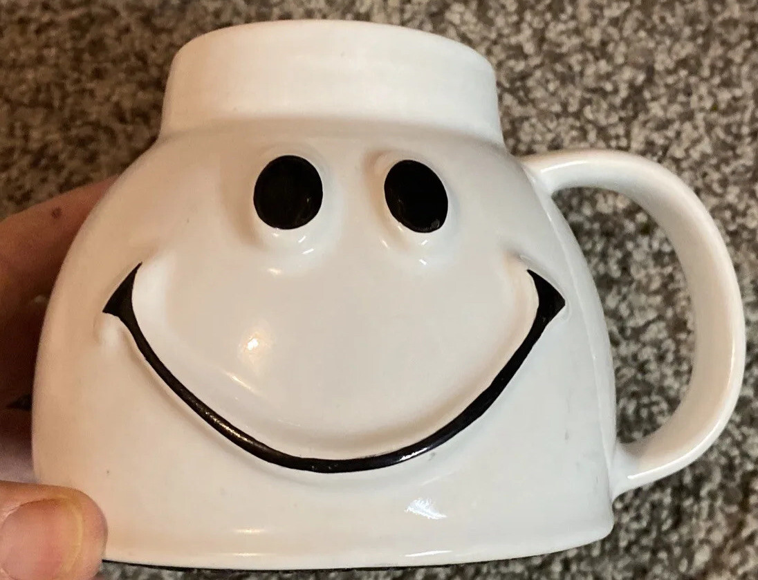 3D Face Coffee Mugs white Smiley Funny Face Ceramic Cup Cabinet 4 Shelf ...