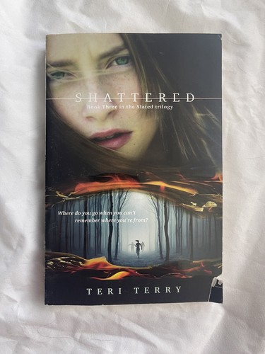 Shattered Book Three in the Slated Trilogy By Teri Terry [Paperback ...