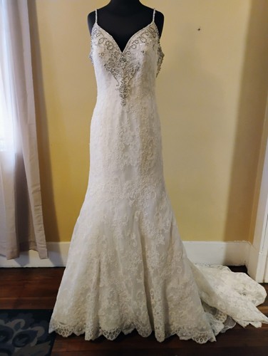 Allure Lace wedding dress size 12 Ivory Color Beaded Detailing 9060 ...