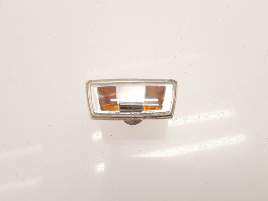 Opel Insignia 2010 front right fender turn indicator blinker light ...
