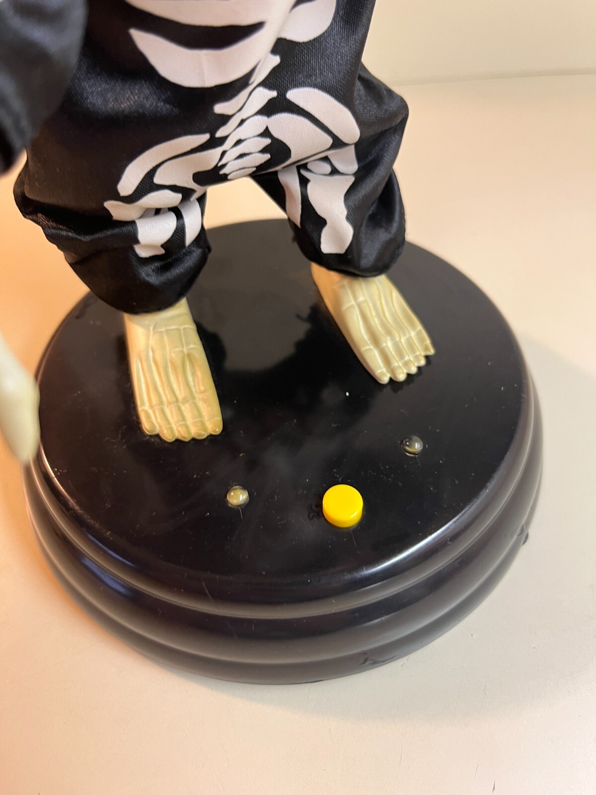 Gemmy Groovin Ghoul Dancing Skeleton Grave Raver Livin La Vida Loca VIDEO | eBay