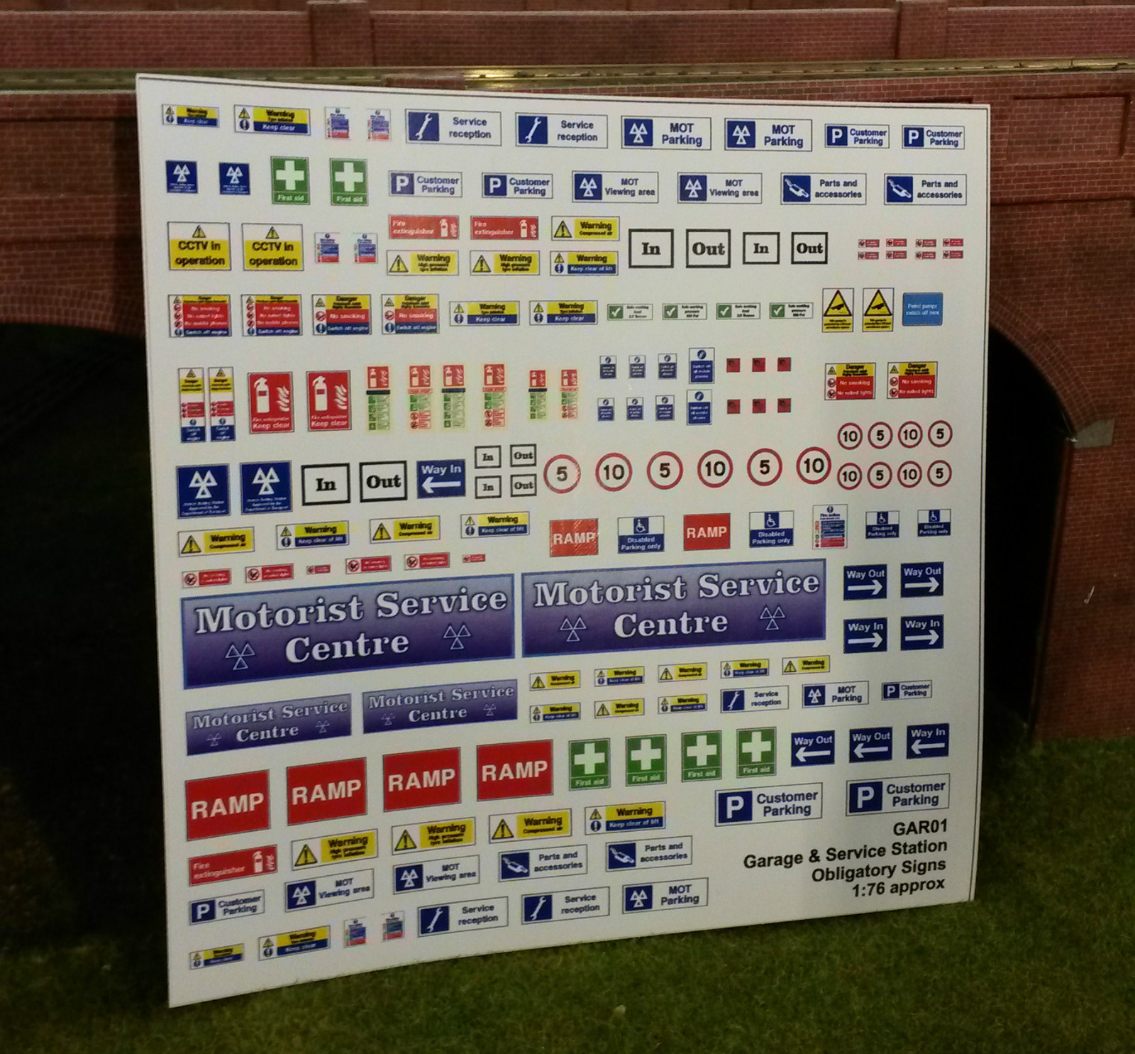 1:76 HO OO 00 Gauge Model Railway Modern Safety Garage Notices Signs ...