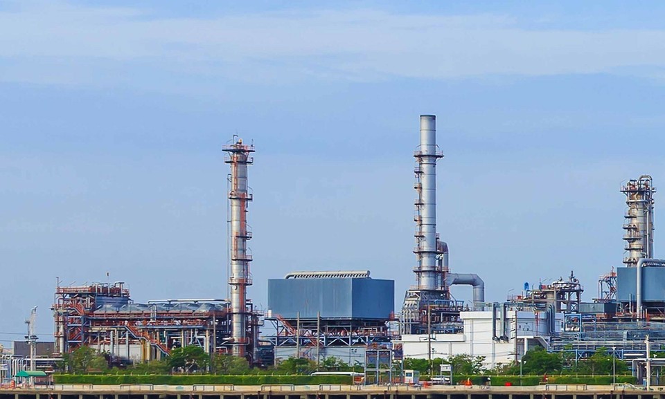 TrainJunkies Oil Refinery Model Railroad Backdrop | eBay