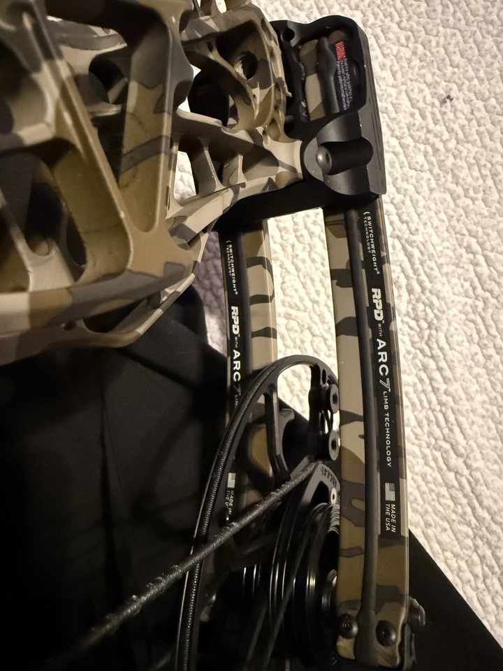 Mathews Lift RS 27.75 ATA RH 29” Draw LENGTH 65# Bottomland Camo With ...