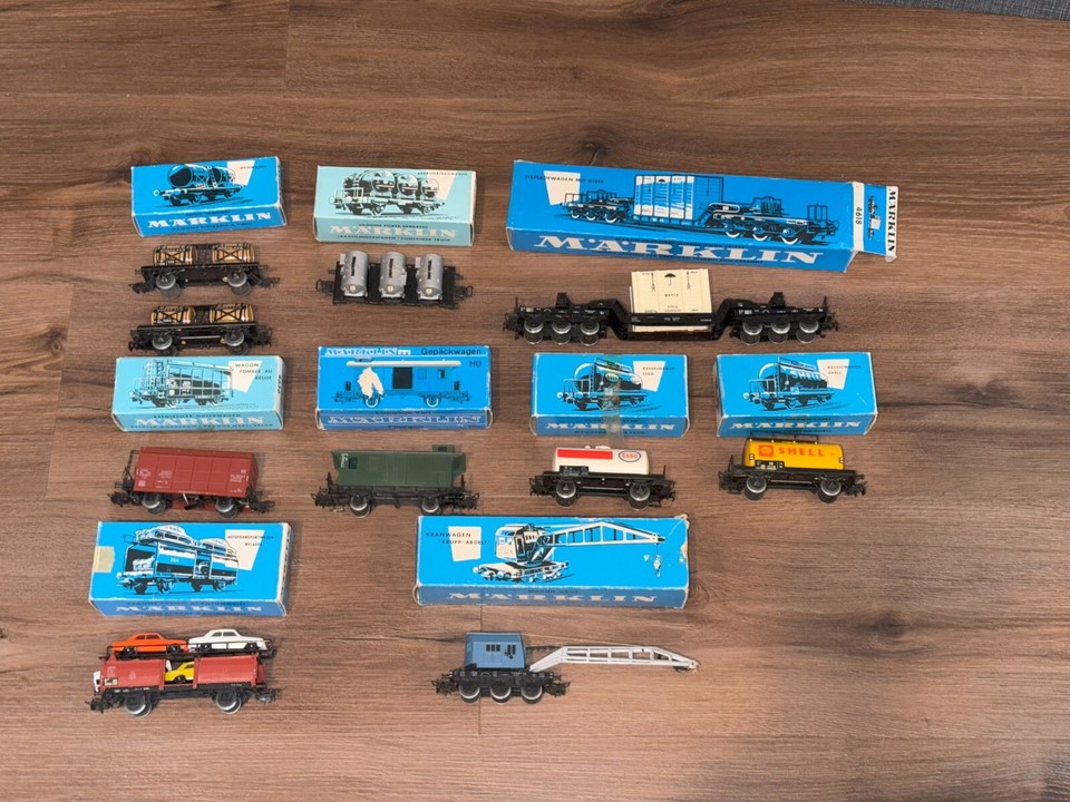 MARKLIN VINTAGE TRAIN COLLECTION WITH TRAINS, TRACK, SCALE FIGURES, AND ...
