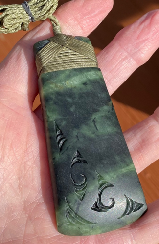 N JERRY NZ DOUGLAS CREEK POUNAMU GREENSTONE JADE MAORI ENGRAVED HEI ...