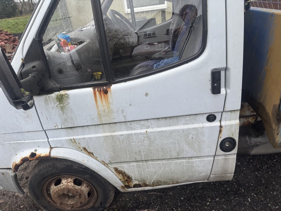 V Reg 1999 Ford transit tipper Spares or repairs 1 Owner Needs Welding ...