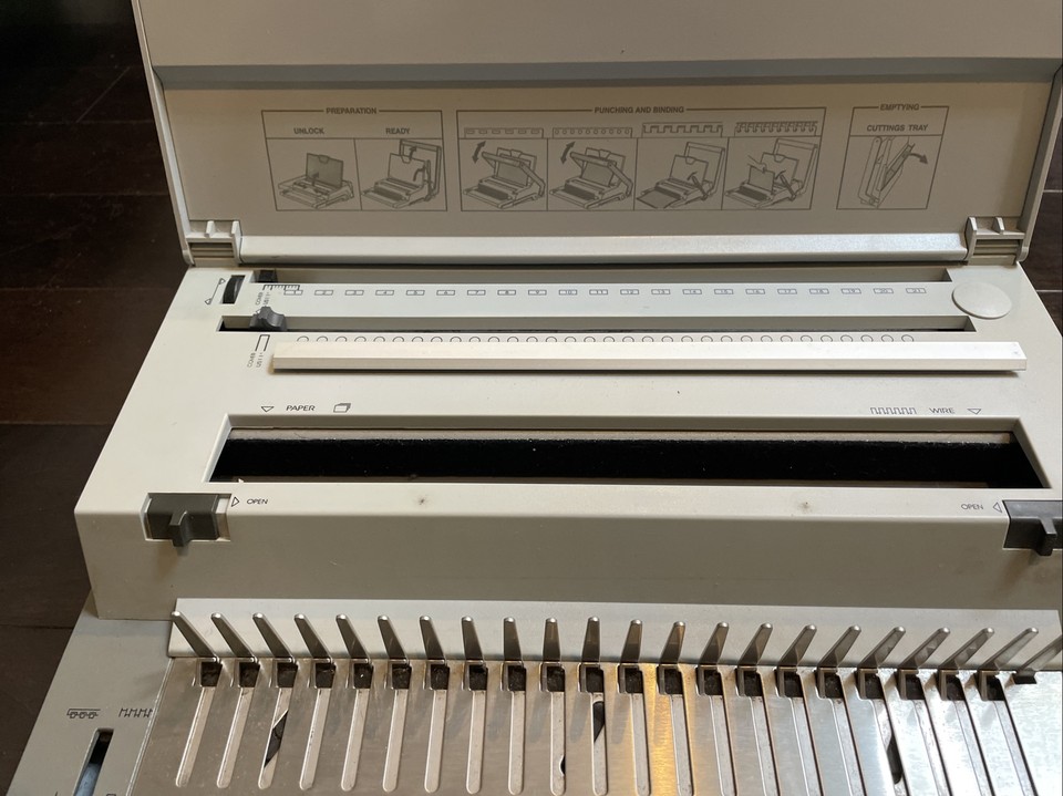 GBC CombBind C500 Binding System +Box 1/4” Binding Combs (READ ...