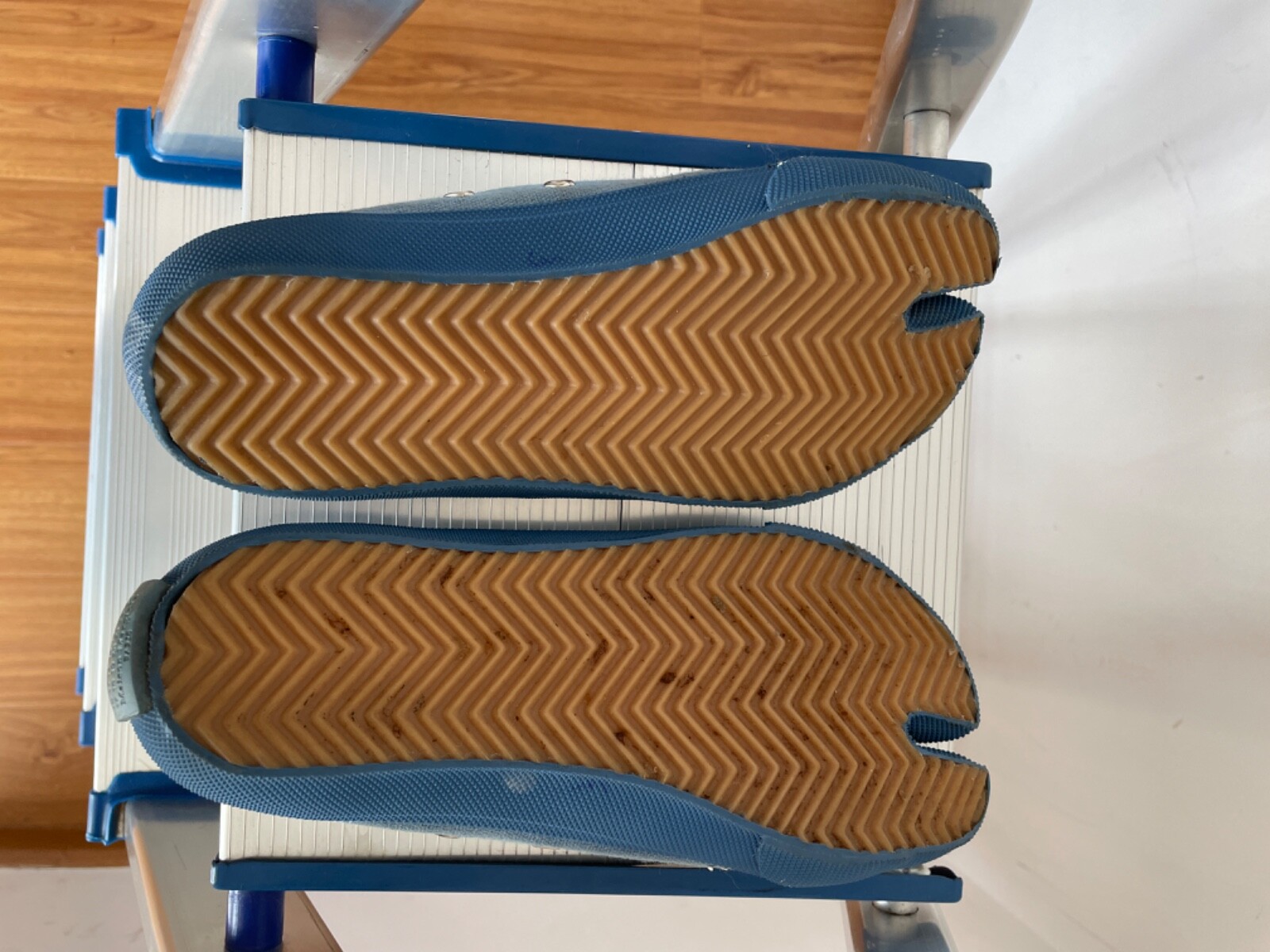 MAISON MARGIELA MM22 PAINT SPLATTER CANVAS TABI SNEAK… - Gem