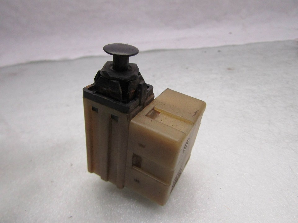 Jeep Cherokee XJ 84-01 facelift brake pedal light switch sensor ...