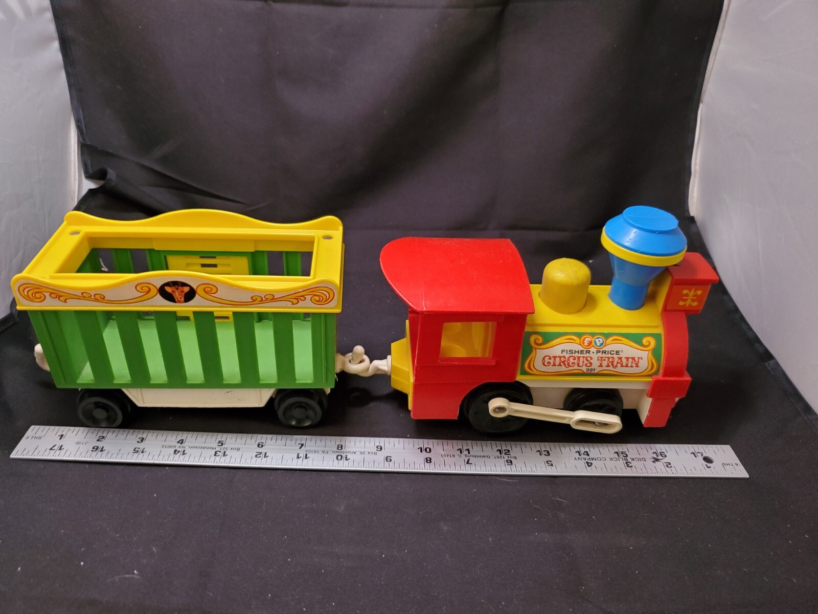 VINTAGE FISHER PRICE CIRCUS TRAIN 2 PIECES ENGINE AND ANIMAL CAGE /CAR ...