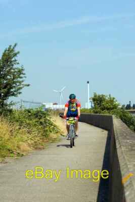 Photo 6x4 Route 1 Rainham/TQ5282 This is the Thames Path, Cycle Route ...