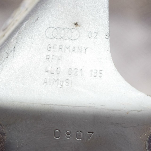 Genuine Audi Q7 Front Fender Mounting Bracket N/s Left Side 4L0821135 ...