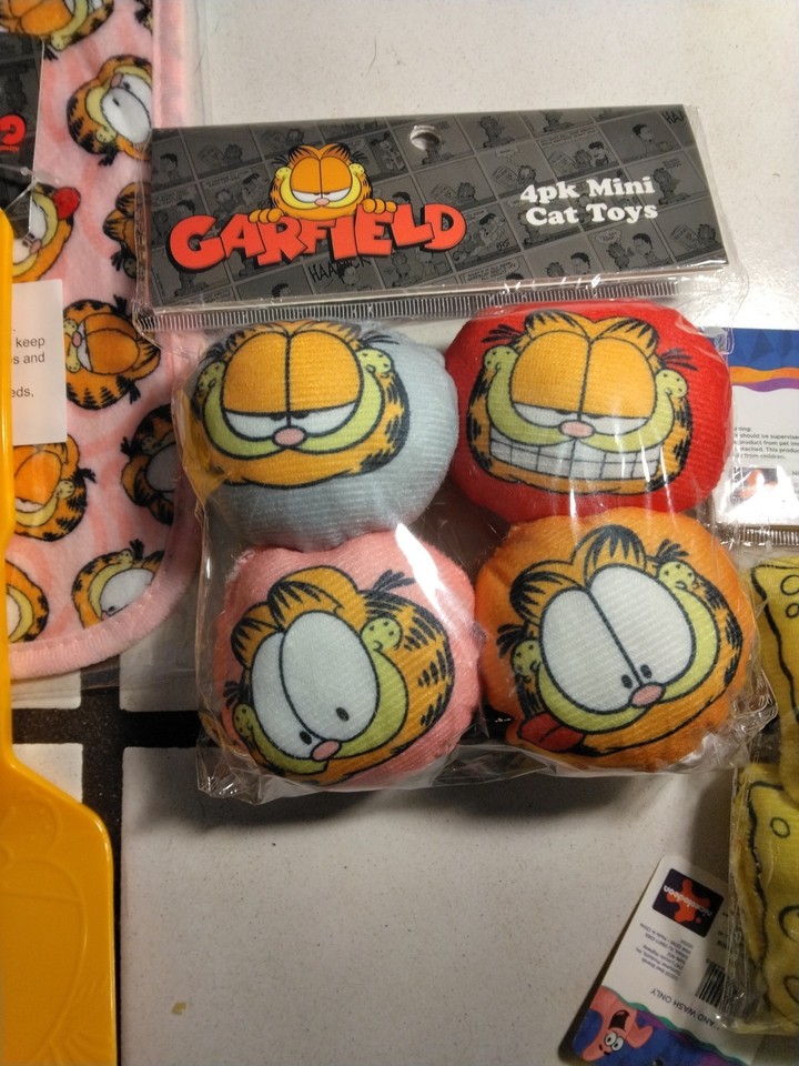 Garfield Cat. One Bag With 4 Different pack Of Toys Pet Towel Spatula ...