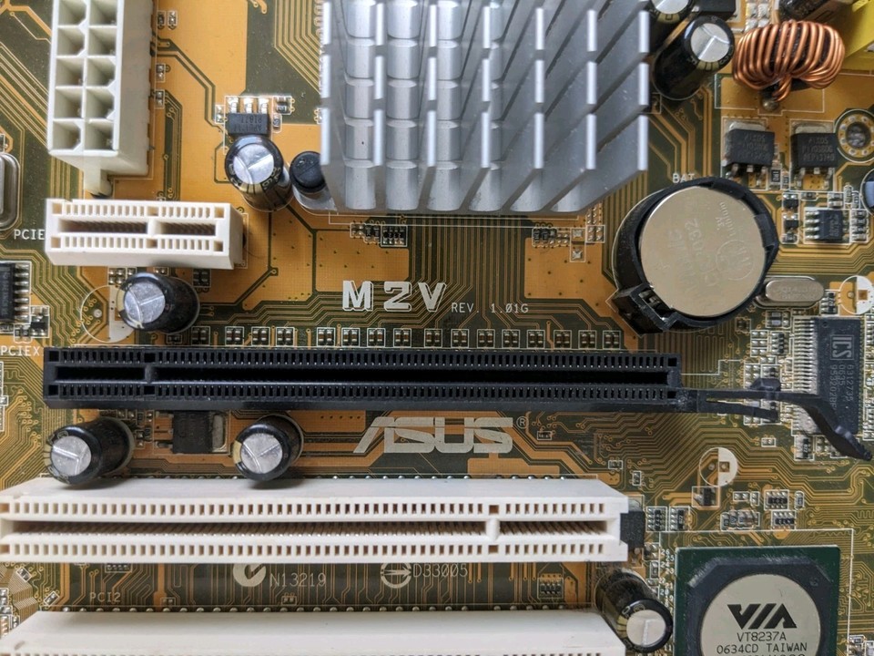 Socket AM2 Kit w/ Asus M2V / AMD Athlon 64 X2 4200+/ 1Gb DDR2 / Geforce ...