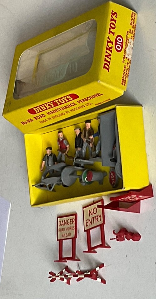 Dinky Toys 010 Road Maintenance Personnel Set in original box + Extras ...
