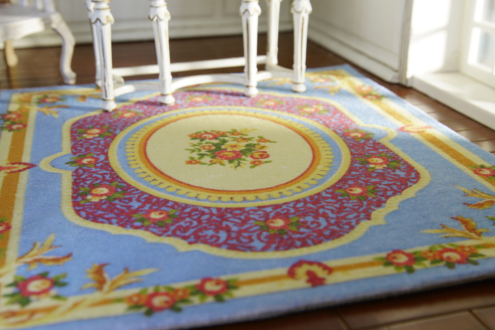 Beautiful Dollhouse Elegant Floral Medallion Nice Color COmbination 1/ ...