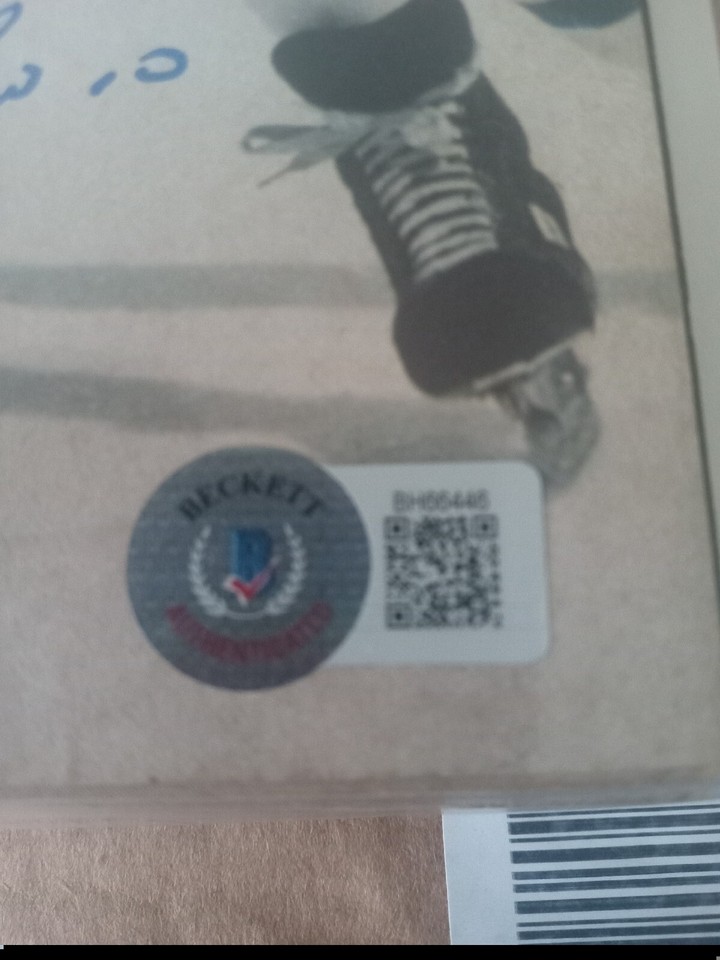 Guy Lafleur February 7, 1977 Autographed Sports Illustrated Magazine ...