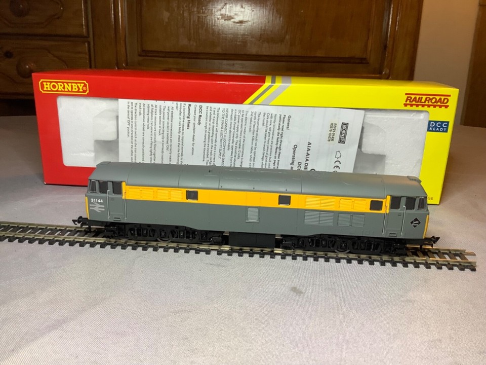 Hornby R3275 BR Civil Engineering Class 31 Diesel Loco 31144 | eBay UK