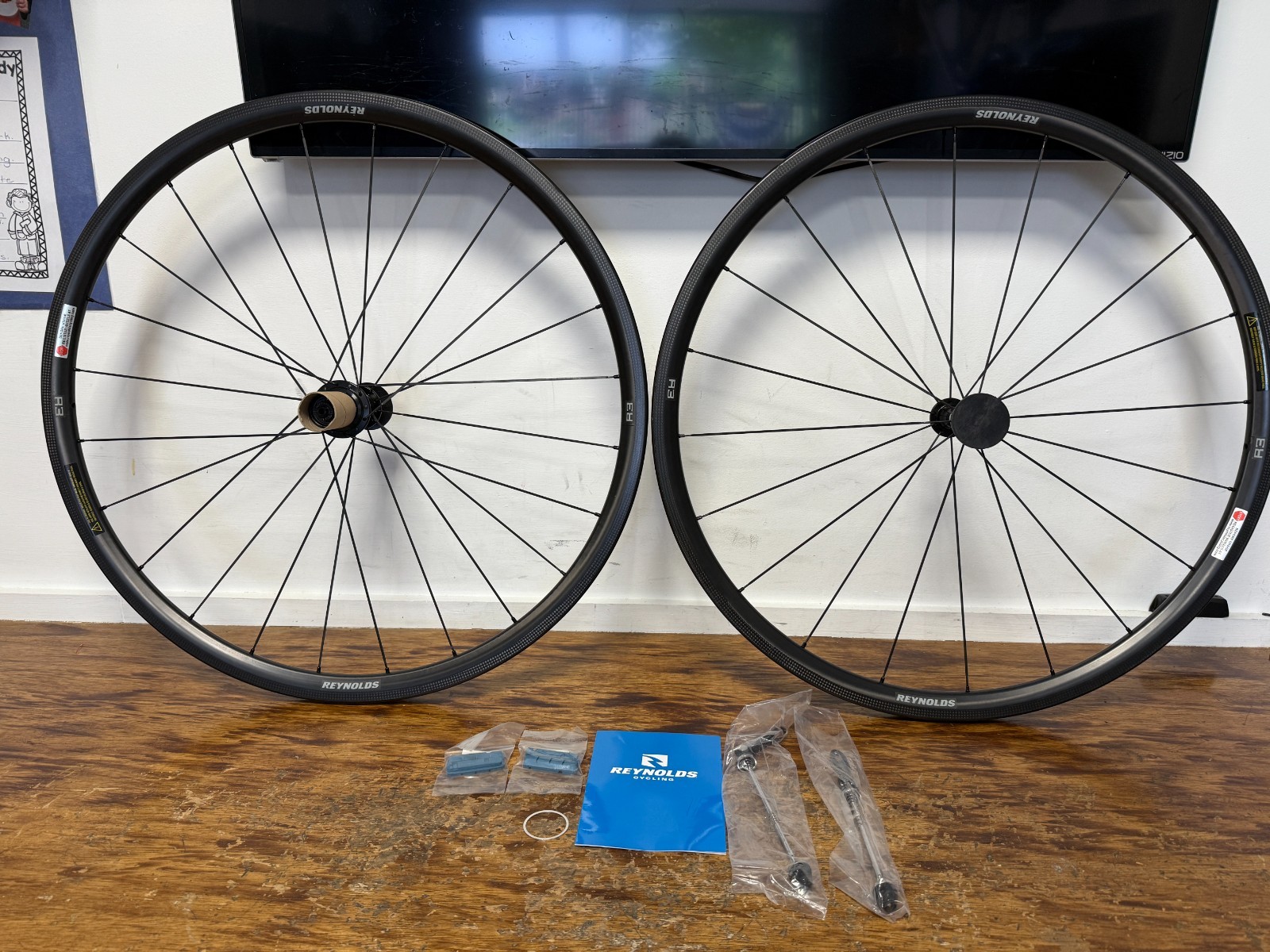NEW Reynolds R3 Carbon Tubeless Clincher Rim Brake Wheelset Shimano ...