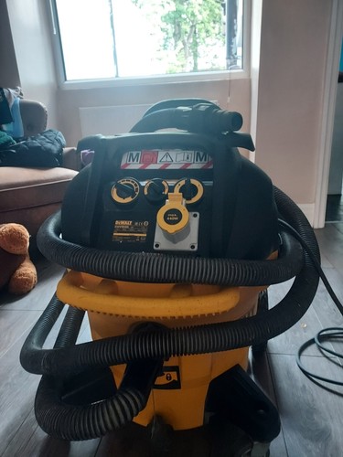 dewalt m class dust extractor 110v. Used in very excellent condition ...
