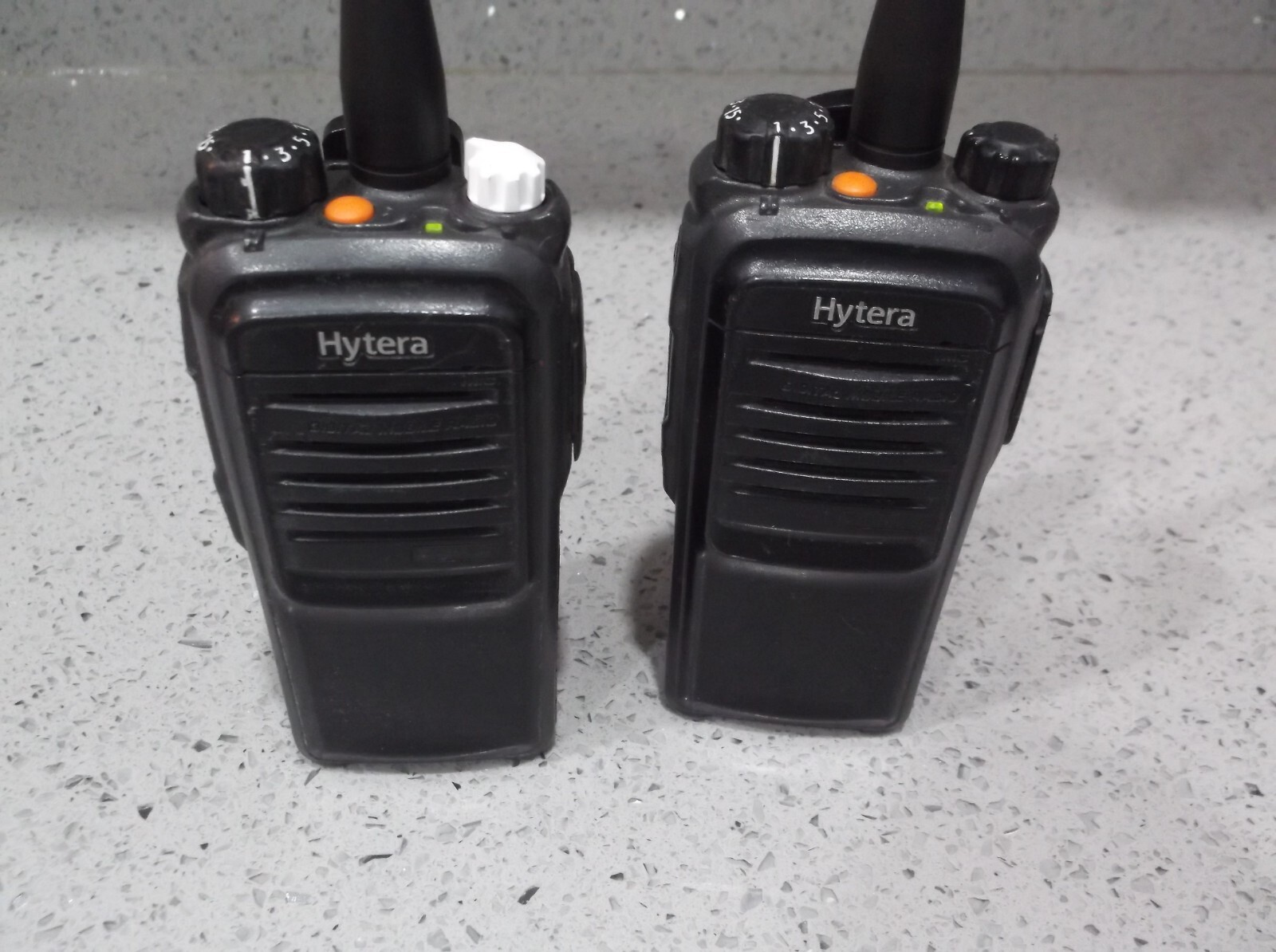 Set+Of+%282%29+HYTERA+PD702+U%282%29+Two+Way+RADIO+UHF+450-520Mhz+W%2F ...