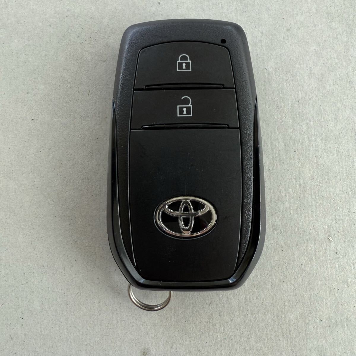 Yaris Genuine Smart Key 2-Button Used, Tested, Small … - Gem