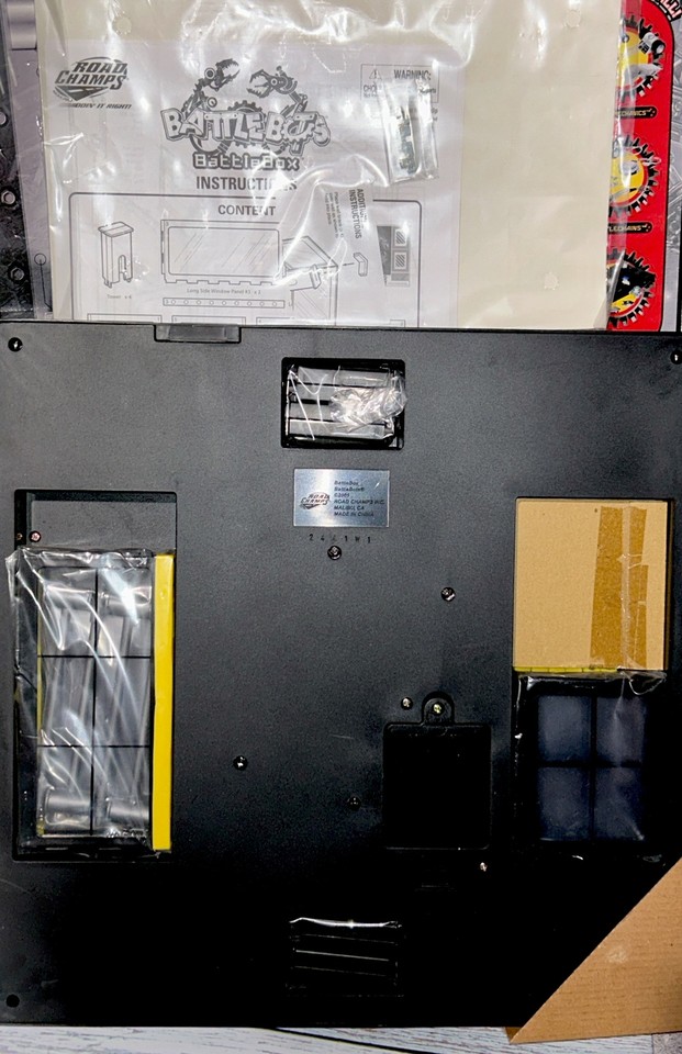 2001 ROAD CHAMPS BATTLEBOTS BATTLEBOX ARENA NEW OPEN BOX 2-4 ROBOT ...