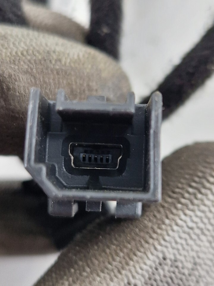 FORD MONDEO MK4 IV AUX USB socket charger plug in radio auto car audio ...