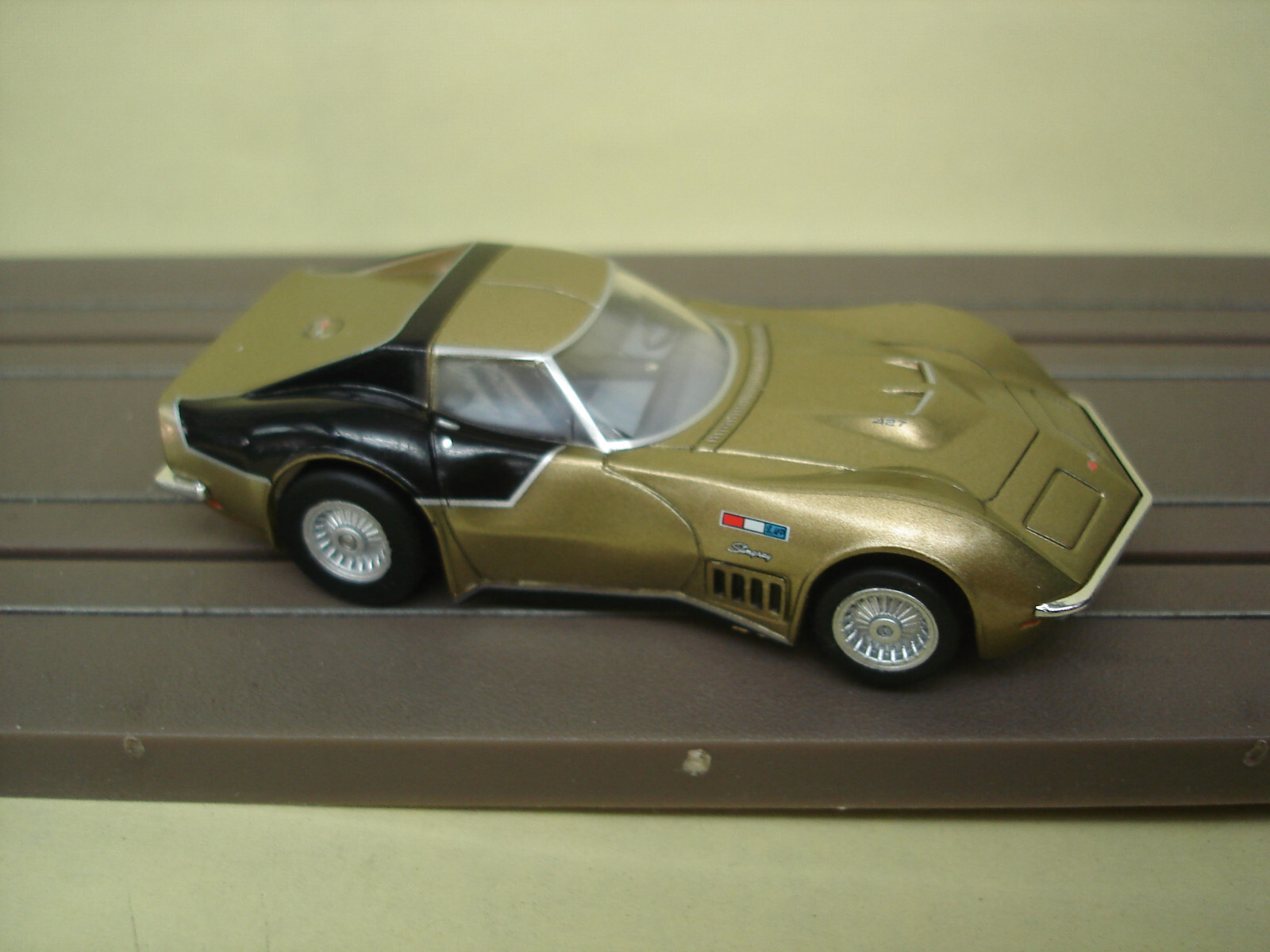 AFX HO Mega G AstroVette 1969 LMP12 Gold Black Ltd Edition Slot Car ...