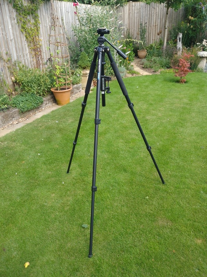 Velbon Delta V In Focus Tripod With PH 157Q Head And Delta HC-1 Hide ...
