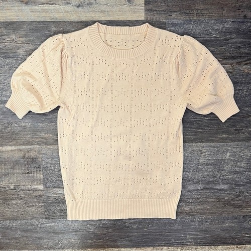 Light apricot colored short sleeve knit sweater top size medium M? B159 ...