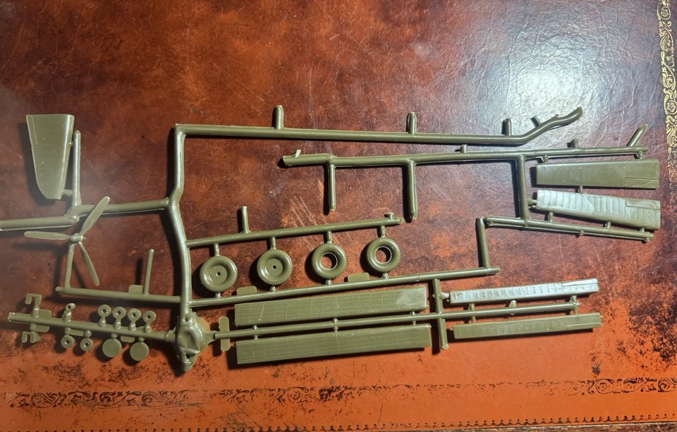 Revell B-17 F SERIES FLYING FORTRESS MEMPHIS BELLE 1/72 Fighter Plane ...