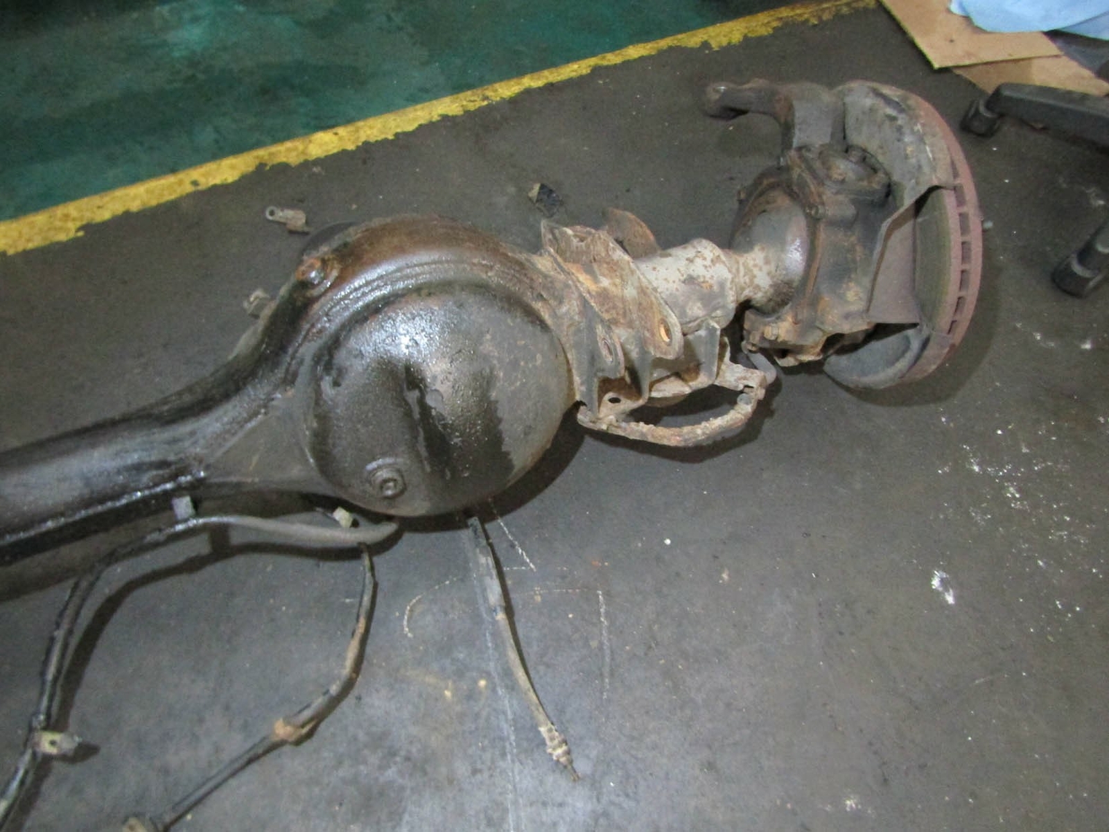 Nissan Patrol 3.0 Y61 97-04 ZD30 front axle diff differential + hubs | eBay