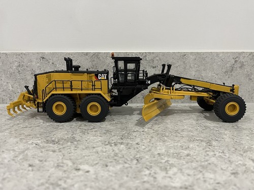 Diecast Masters - CAT 25 Motor Grader - 85552 - 1:50 Scale - Mint/New ...