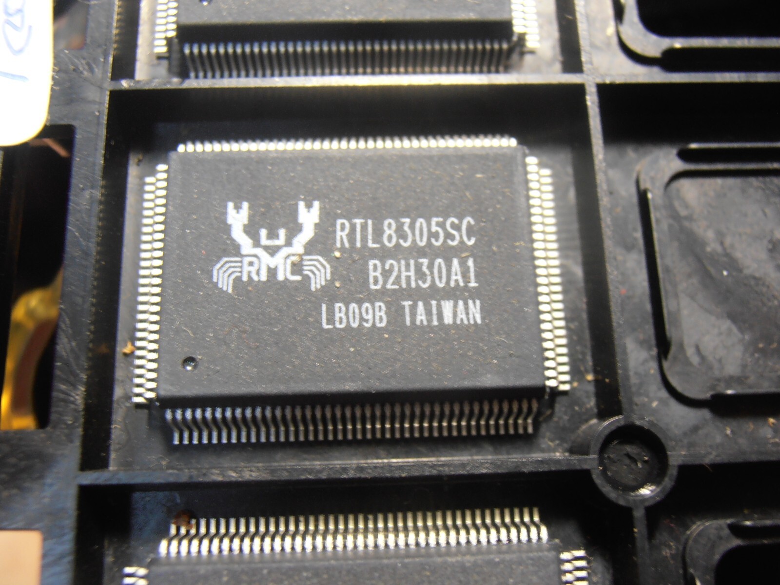 2X RTL8305SC 5-PORT 10/100MBPS SWITCH CONTROLLER IC PQFP128 Realtek | eBay