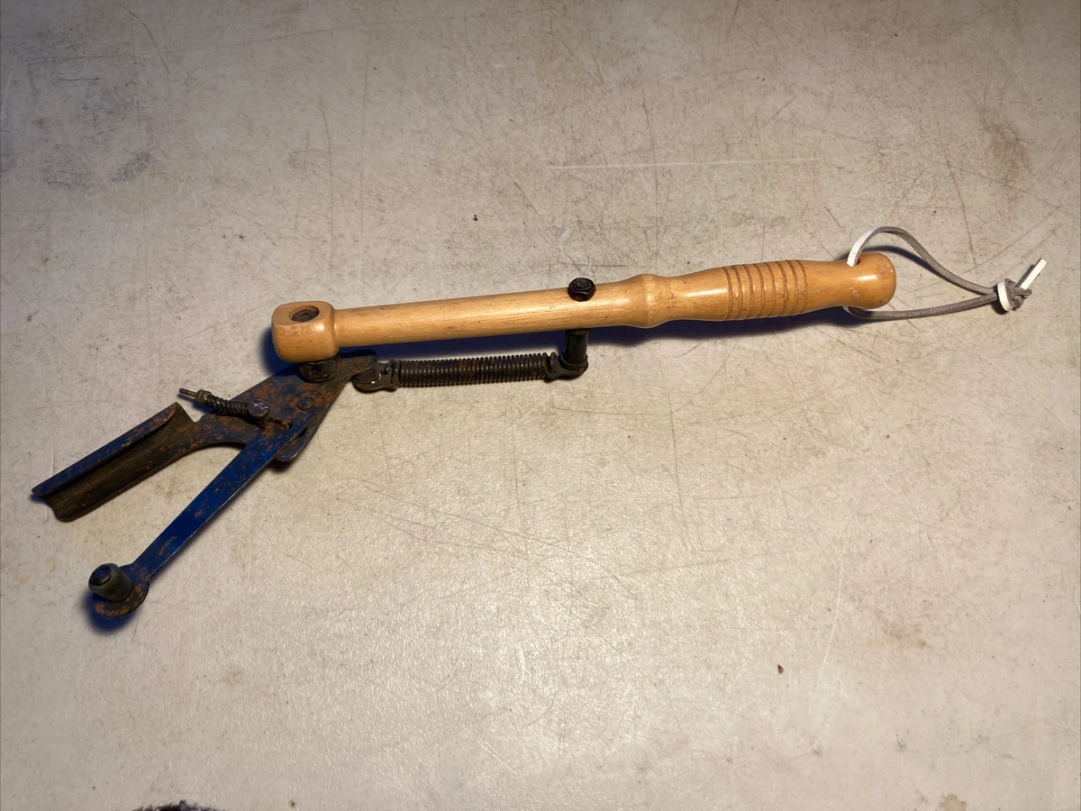 Clay Pigeon Hand Thrower