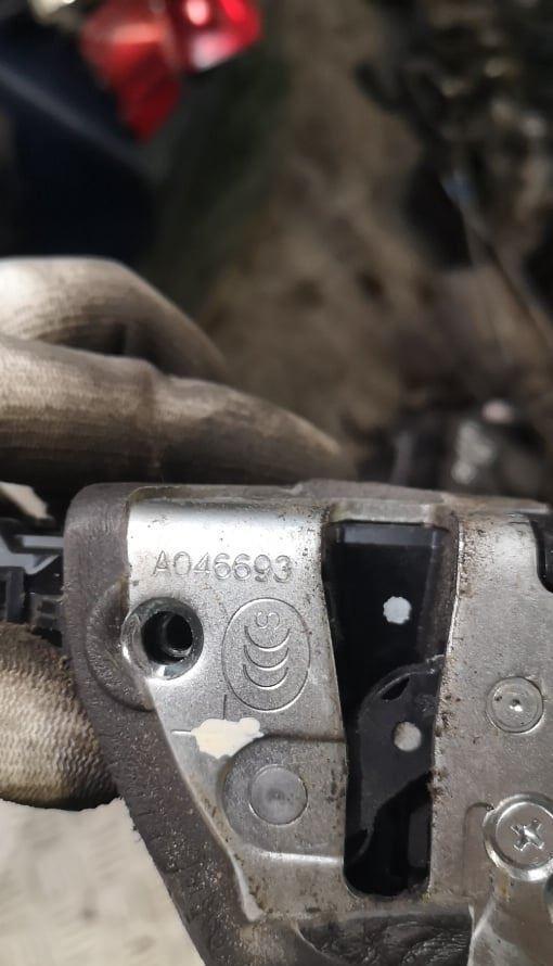 TOYOTA AURIS E15 Türschloss vorne rechts a046693 1.40 Diesel 2008 ...