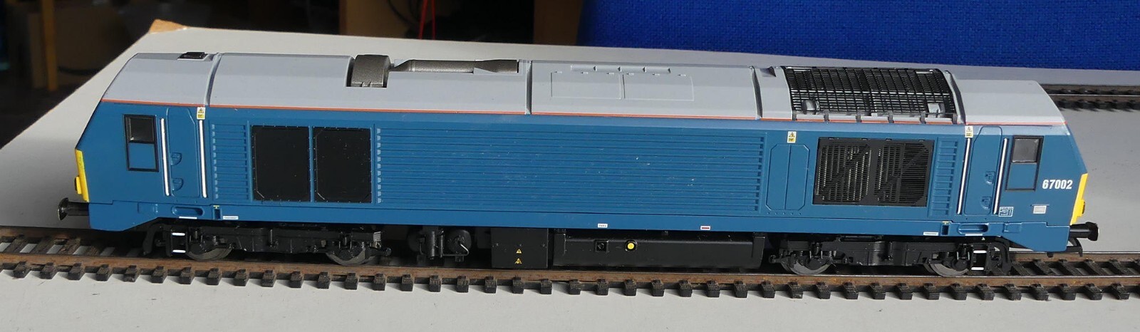 Hornby R3183 BR Class 67 67002 in Arriva Trains Blue Livery. Excellent+ ...