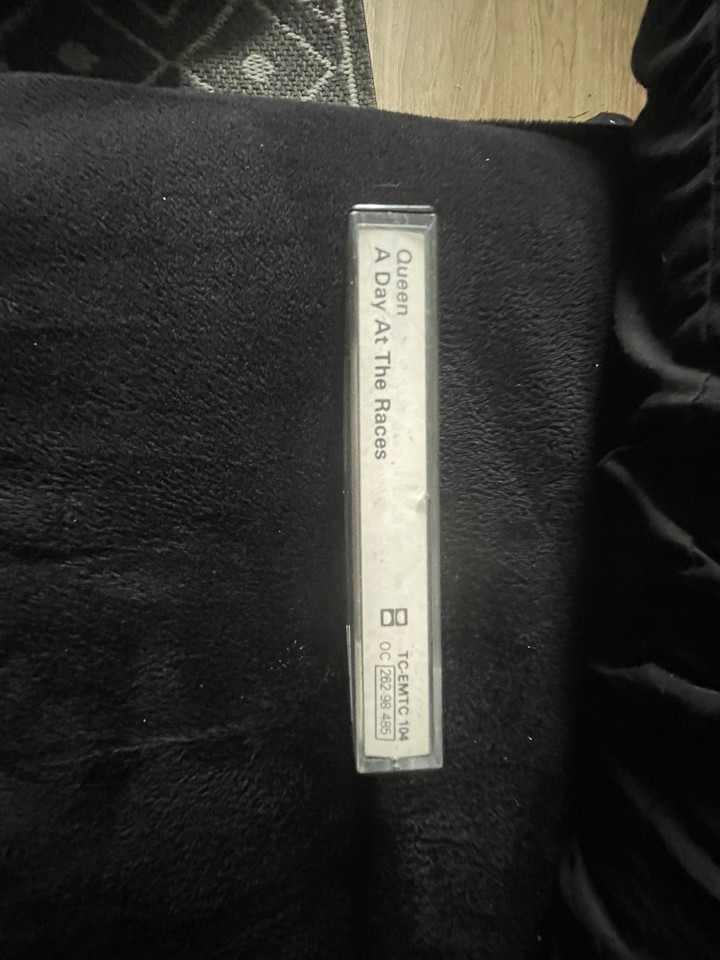 Queen A Day At The Races Cassette Tape Album 1976 - Original Issue Blue ...